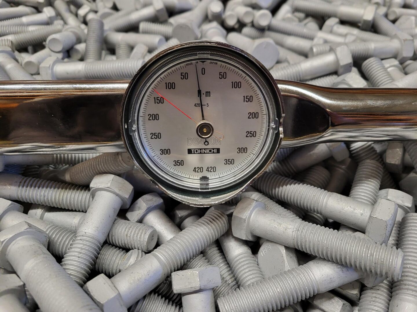 Jakie są podstawowe rodzaje śrub? - ELGO Śruby